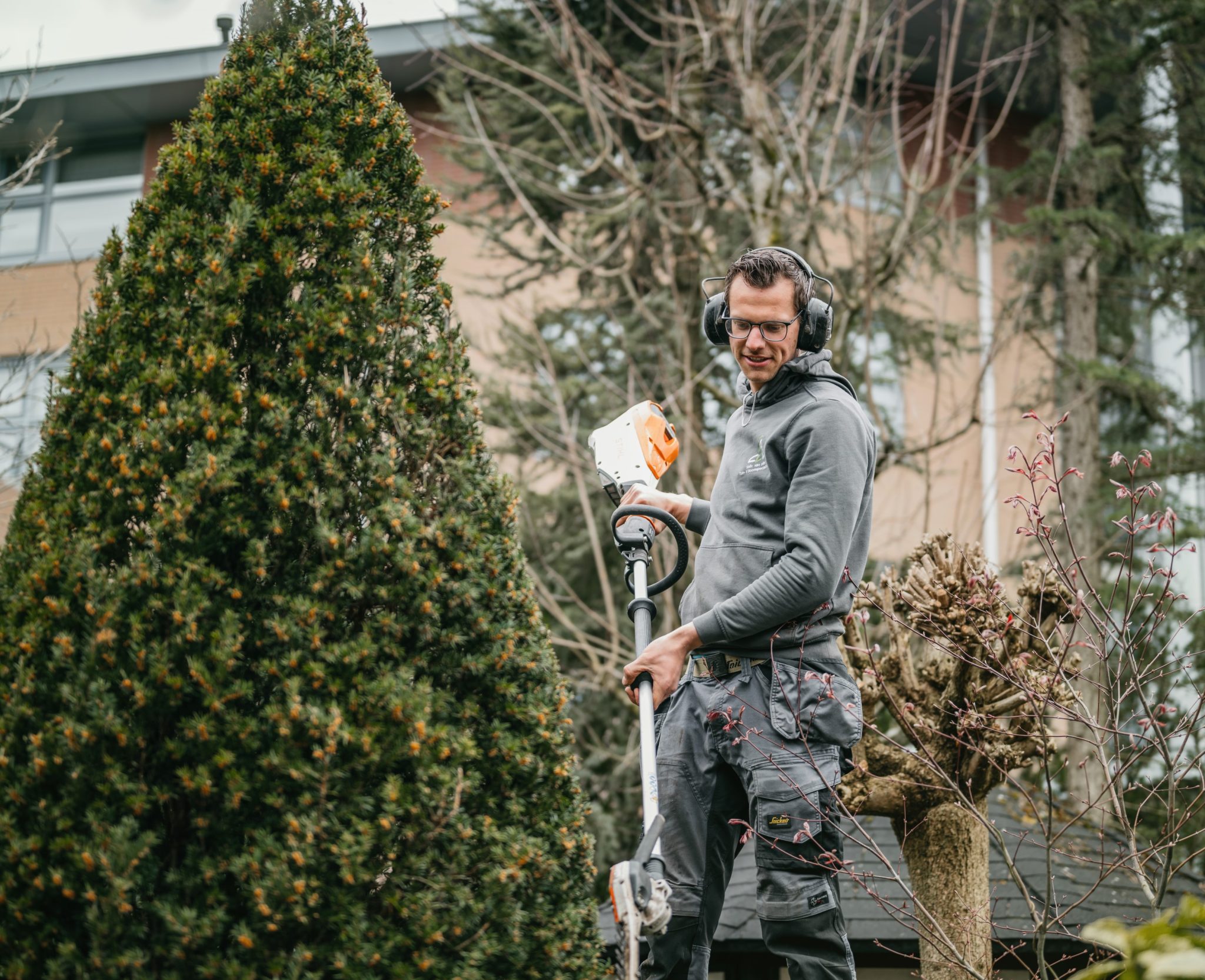 Werk met plezier als hovenier! - YoungDedicated